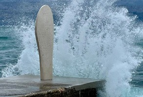 U Supetru postavljena skulptura Plemenite periske - Pokret Otoka